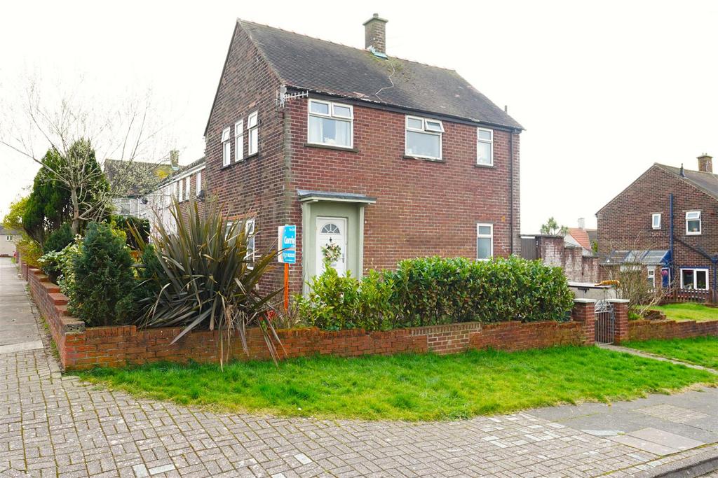 Whinsfield Avenue, Barrow-In-Furness 3 bed end of terrace house - £120,000
