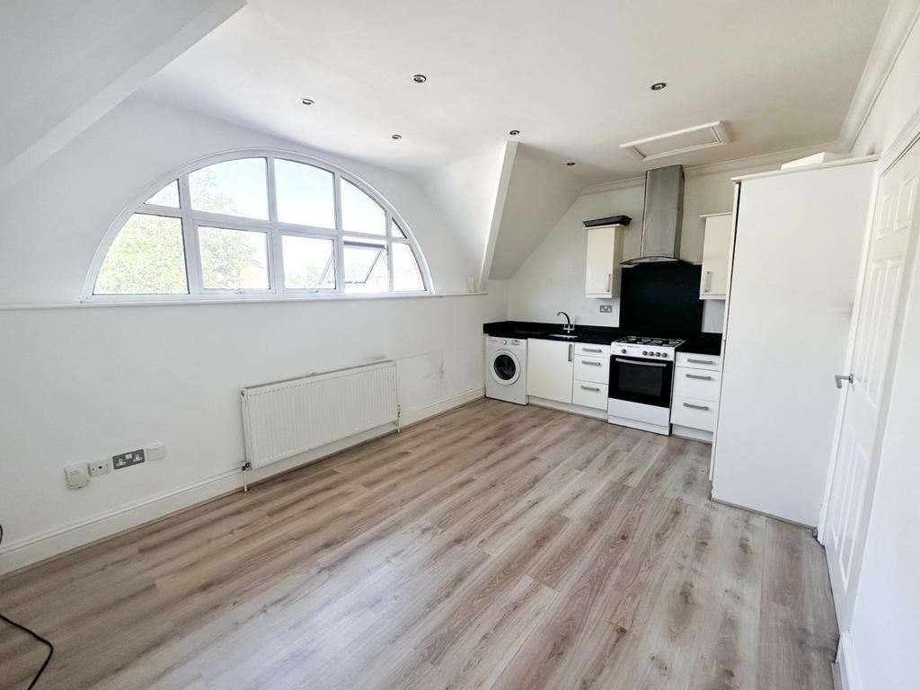 Flat 2 2 Cuckfield House, Wellington... 1 bed flat - £1,650 pcm (£381 pw)