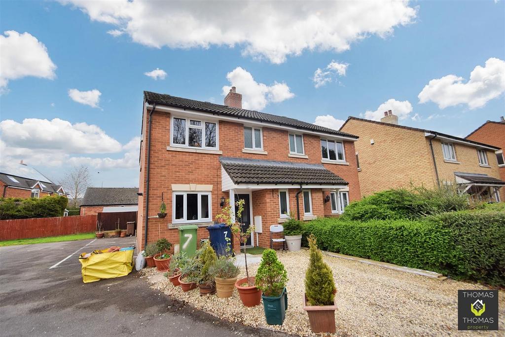Haslemere Court, Brockworth 3 bed semi-detached house for sale - £275,000