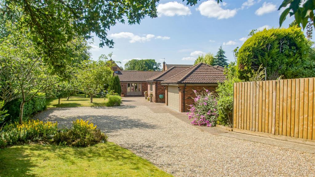 Prescott Drive, Elmswell, Bury St.... 3 bed detached bungalow - £695,000
