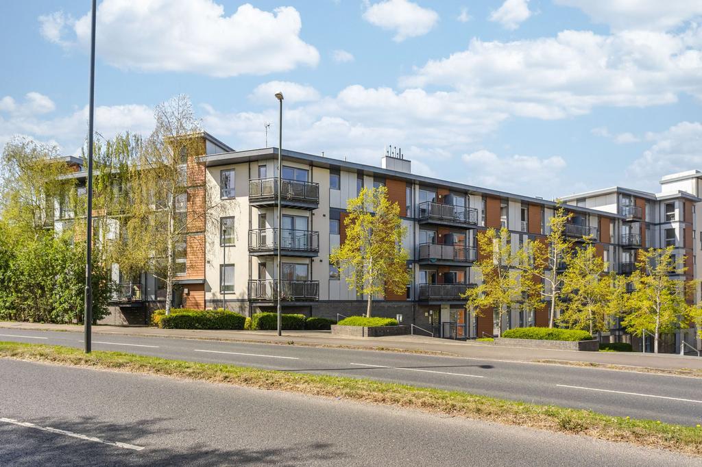 Commonwealth Drive, Crawley RH10 1 bed flat for sale - £200,000