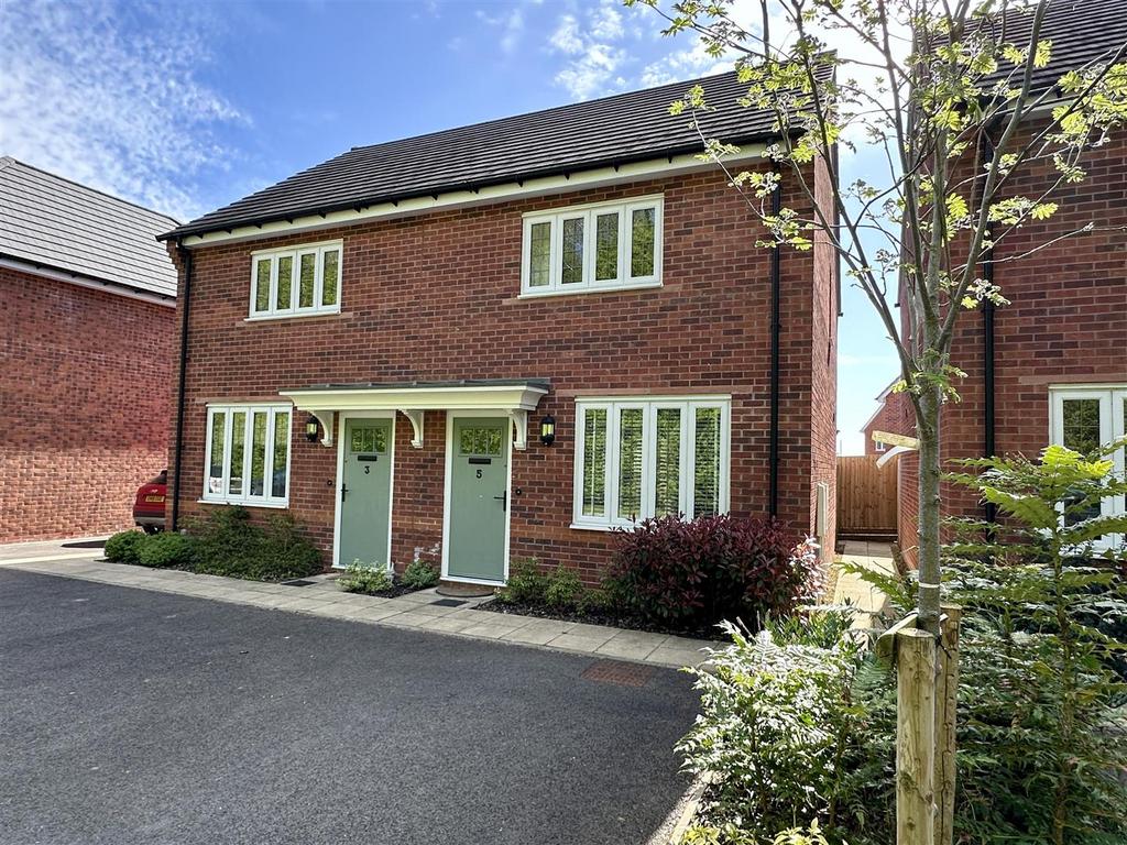 Cumberbatch Close, Alcester 2 bed semi-detached house - £270,000