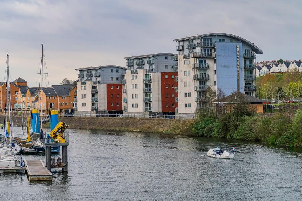 Pierhead View, Penarth CF64 2 bed apartment - £235,000