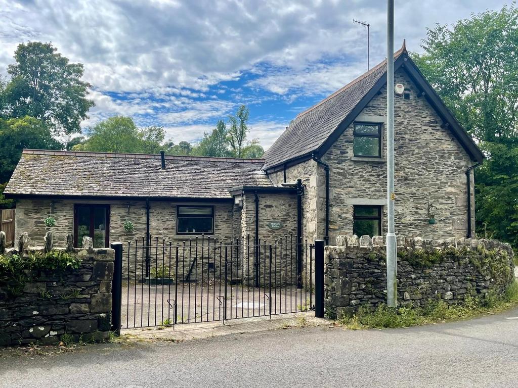 Burneside, Kendal, LA9 6QX 2 bed detached house for sale - £335,000