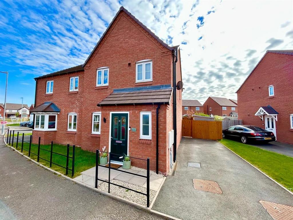 Crugetone Way, Telford TF6 3 bed house - £250,000