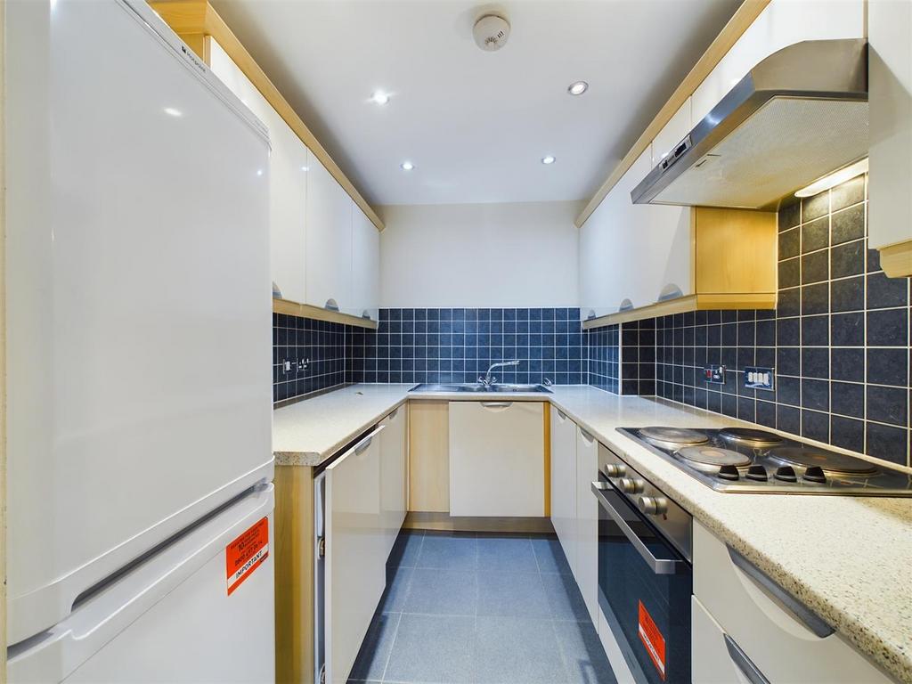 Monkspath Hall Road, Solihull B91 2 bed flat - £1,195 pcm (£276 pw)