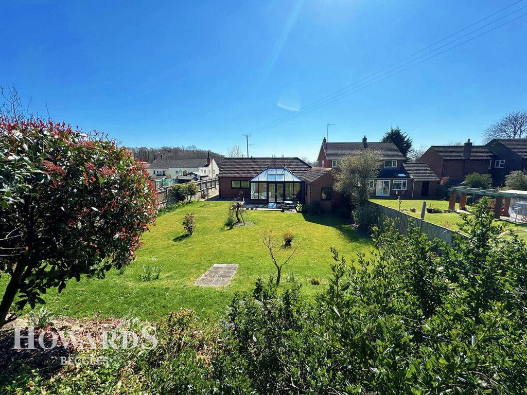 The Street, Geldeston 3 bed detached bungalow - £500,000