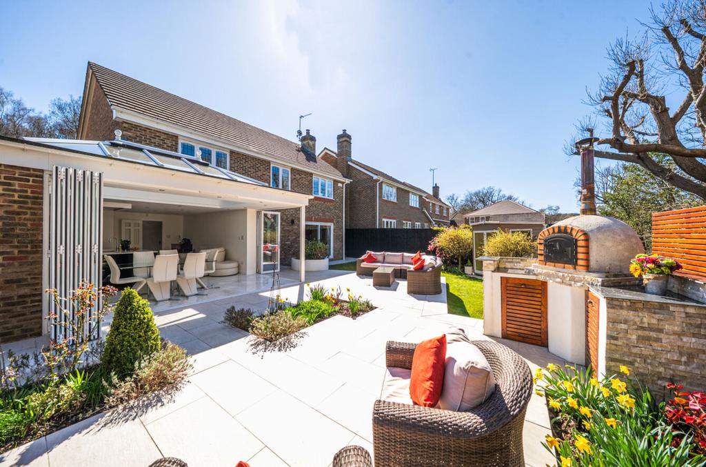 Millbrook Road, Crowborough, TN6 5 bed detached house for sale - £1,100,000