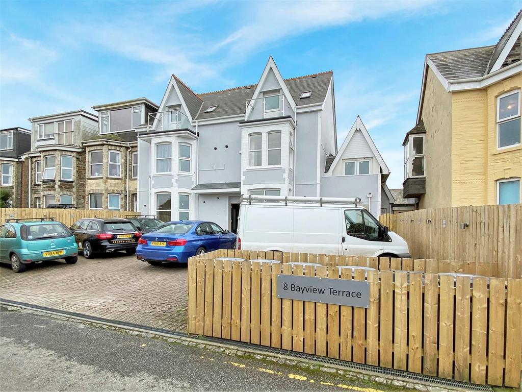 Bay View Terrace, Newquay TR7 1 bed apartment - £795 pcm (£183 pw)