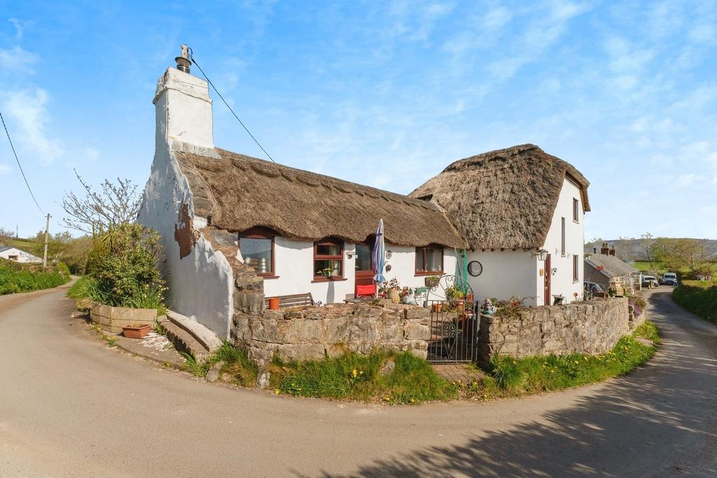 Denbigh LL16 2 bed detached house for sale - £300,000