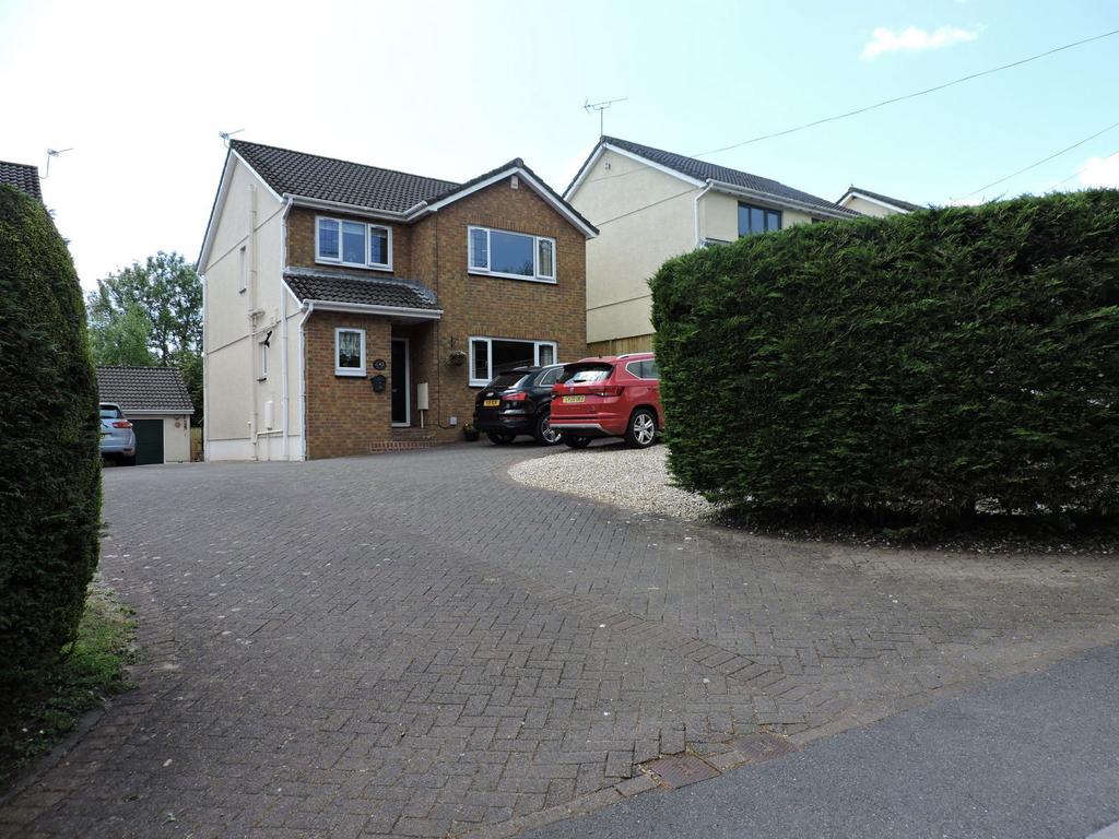 Tycroes Road, Tycroes, SA18 3NS 3 bed detached house for sale - £320,000