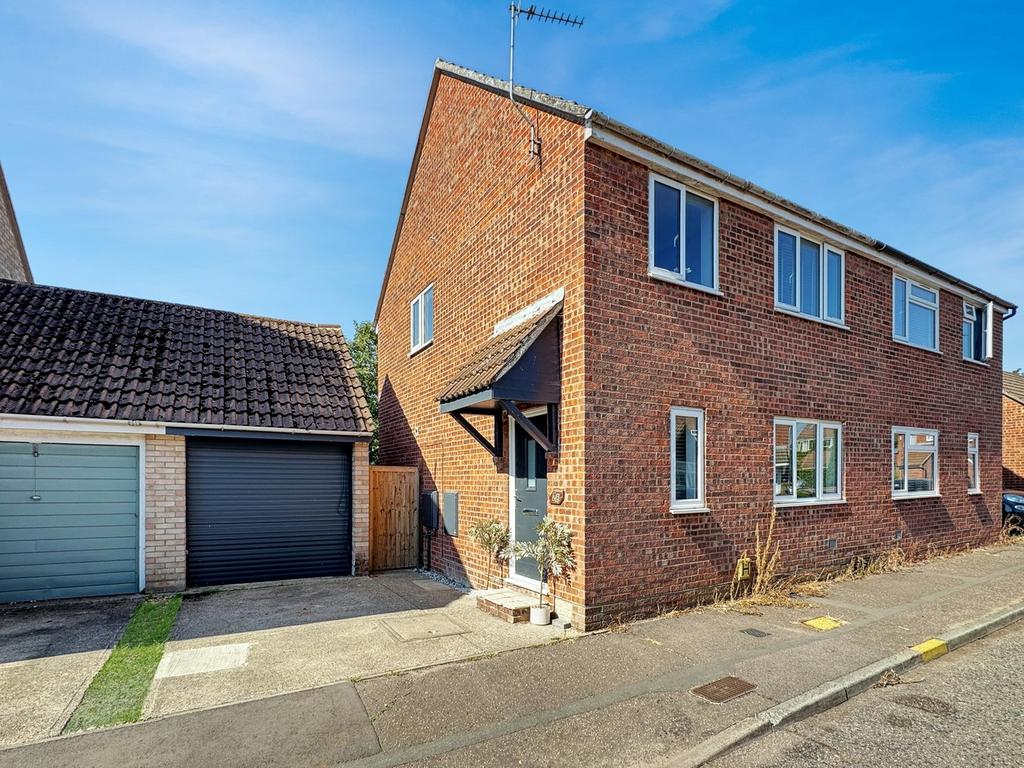 Elizabeth Way, Wivenhoe, Colchester, CO7 3 bed semi-detached house - £ ...