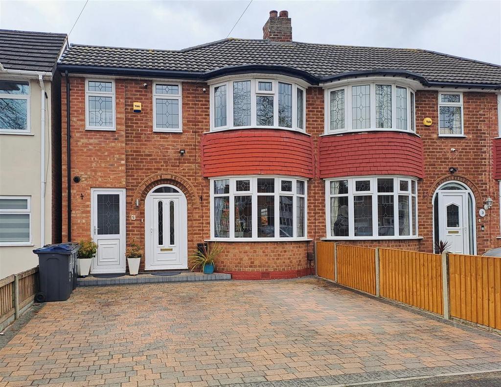 Kennedy Croft, Sheldon, Birmingham 3 bed semi-detached house - £265,000