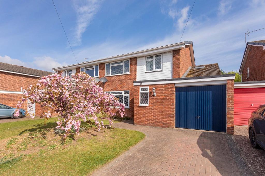 Farmers Way, Maidenhead SL6 3 bed semi-detached house for sale - £545,000