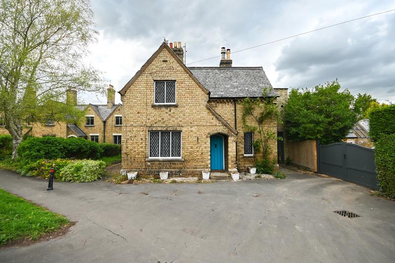 Wisbech Road, Thorney PE6 3 bed end of terrace house - £225,000