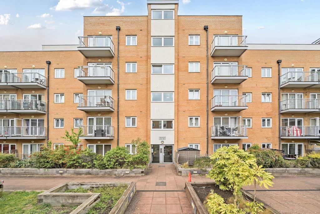 Whitestone Way, Croydon, CR0 2 bed flat - £270,000