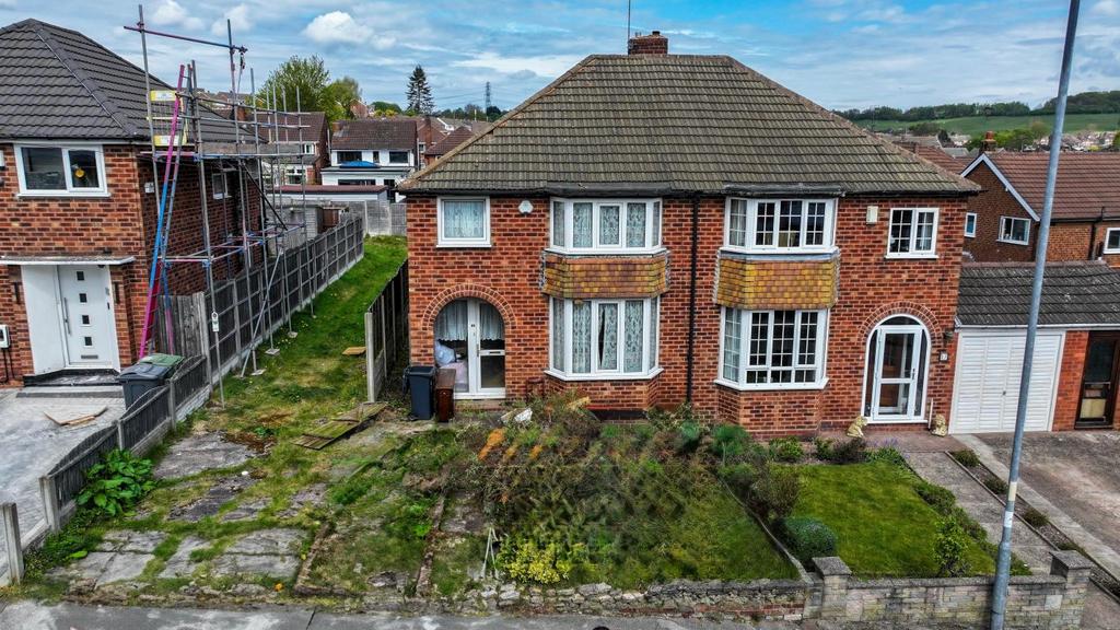 35 Comsey Road, Great Barr... 3 bed semi-detached house - £29,000