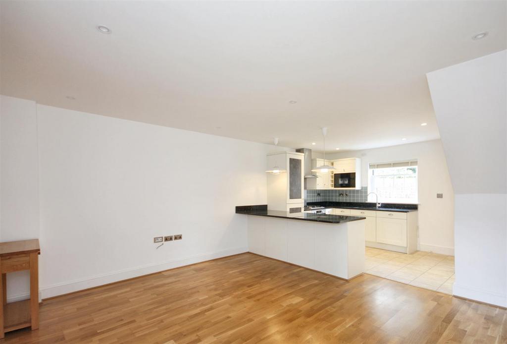 CHURCH STREET, EPSOM, KT17 3 bed semi-detached house - £2,200 pcm (£508 pw)