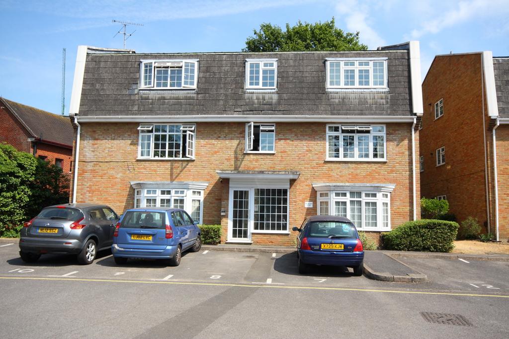 Heathside Road, Woking GU22 1 bed flat to rent - £1,275 pcm (£294 pw)