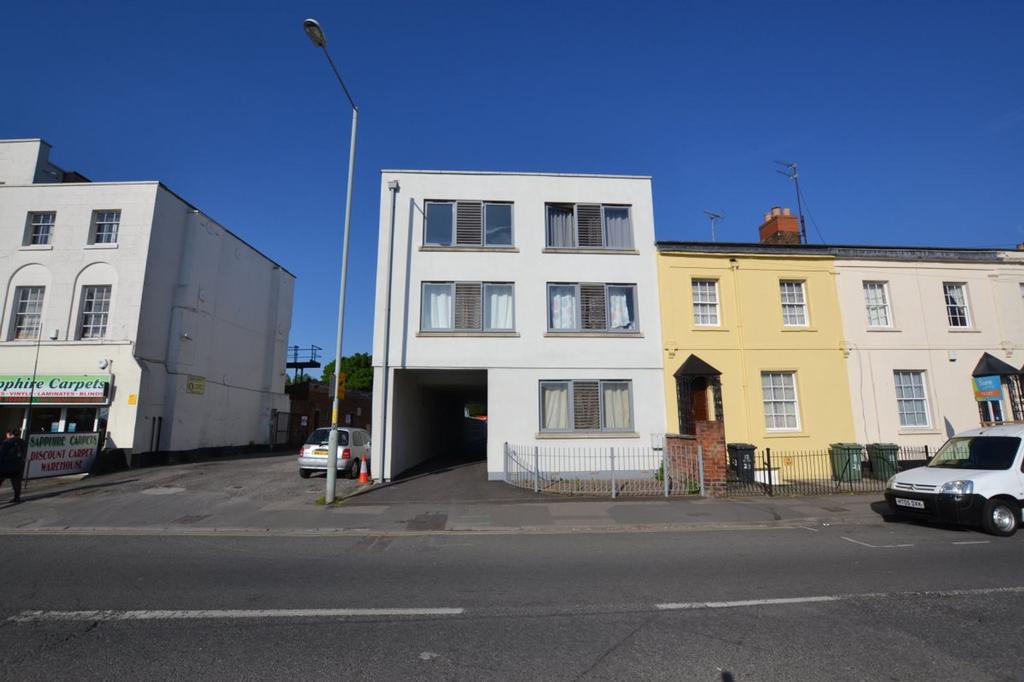 Stroud Road, Gloucester GL1 2 bed flat to rent - £975 pcm (£225 pw)