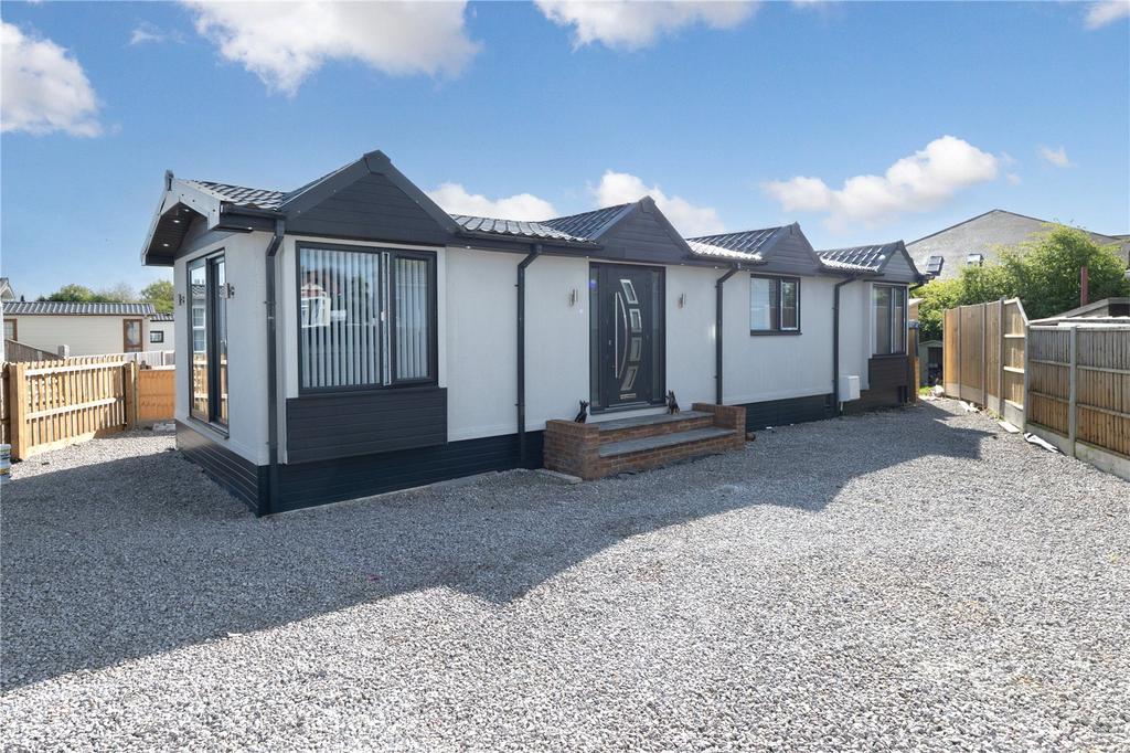 Stopsley Mobile Home Park, Luton LU2 3 bed bungalow for sale - £140,000