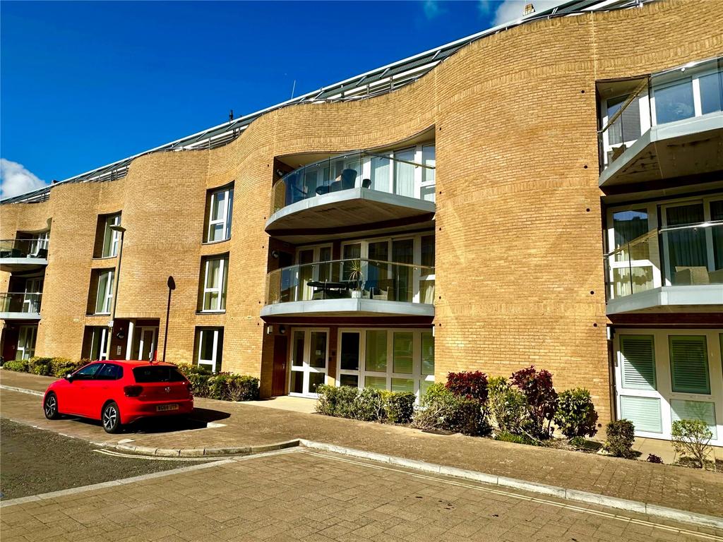 Almansa Way, Lymington, Hampshire, SO41 2 bed apartment for sale - £580,000