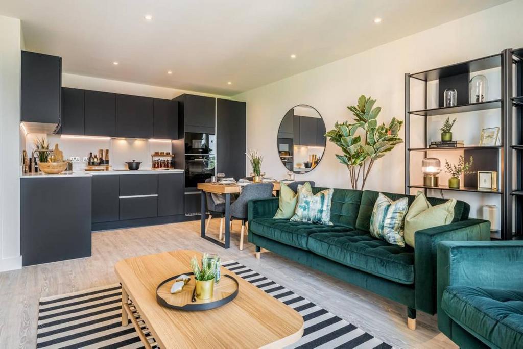 Lampton Parkside, Hounslow TW3 2 bed flat - £482,500