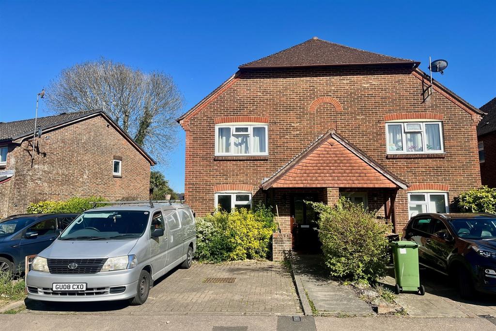 Banks Croft, Storrington, Pulborough... 2 bed house - £1,400 pcm (£323 pw)