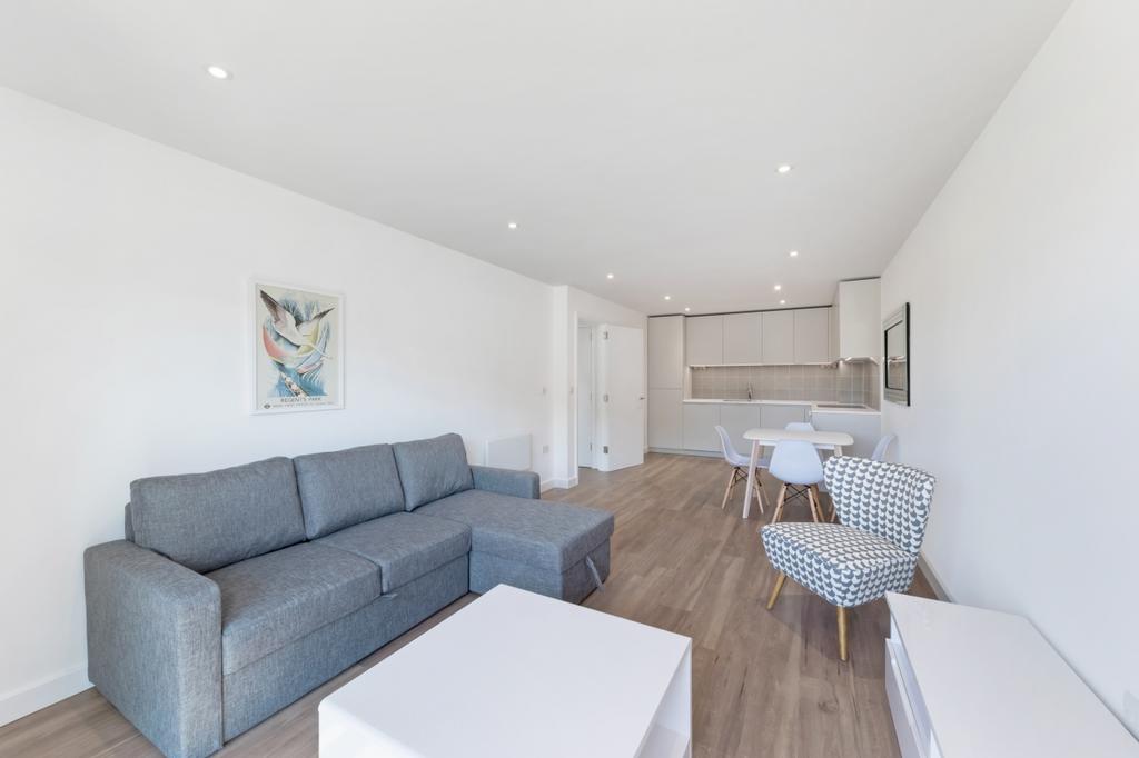 Castleton House, Aerodrome Road... 2 bed flat to rent - £2,167 pcm (£ ...