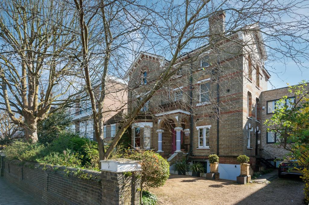 Carlton Drive, London 3 bed flat - £3,500 pcm (£808 pw)