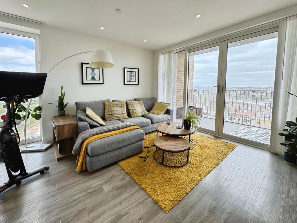 Moorhen Drive, Hawfinch House, NW9 2 bed flat for sale - £380,000