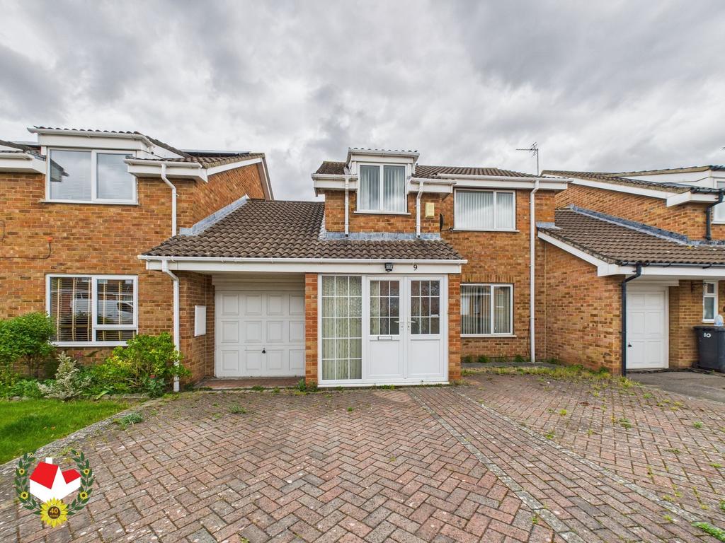 Skylark Way, Abbeydale, GL4 3 bed link detached house - £320,000