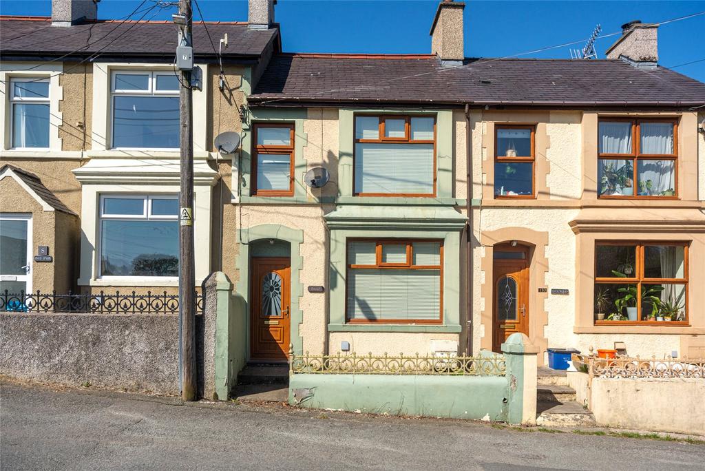 Llanrug, Caernarfon, Gwynedd, LL55 2 bed terraced house for sale - £145,000