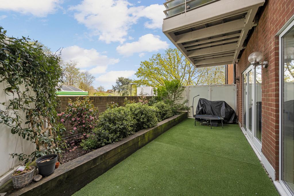 Kingston Road, Raynes Park SW20 2 bed apartment for sale - £560,000
