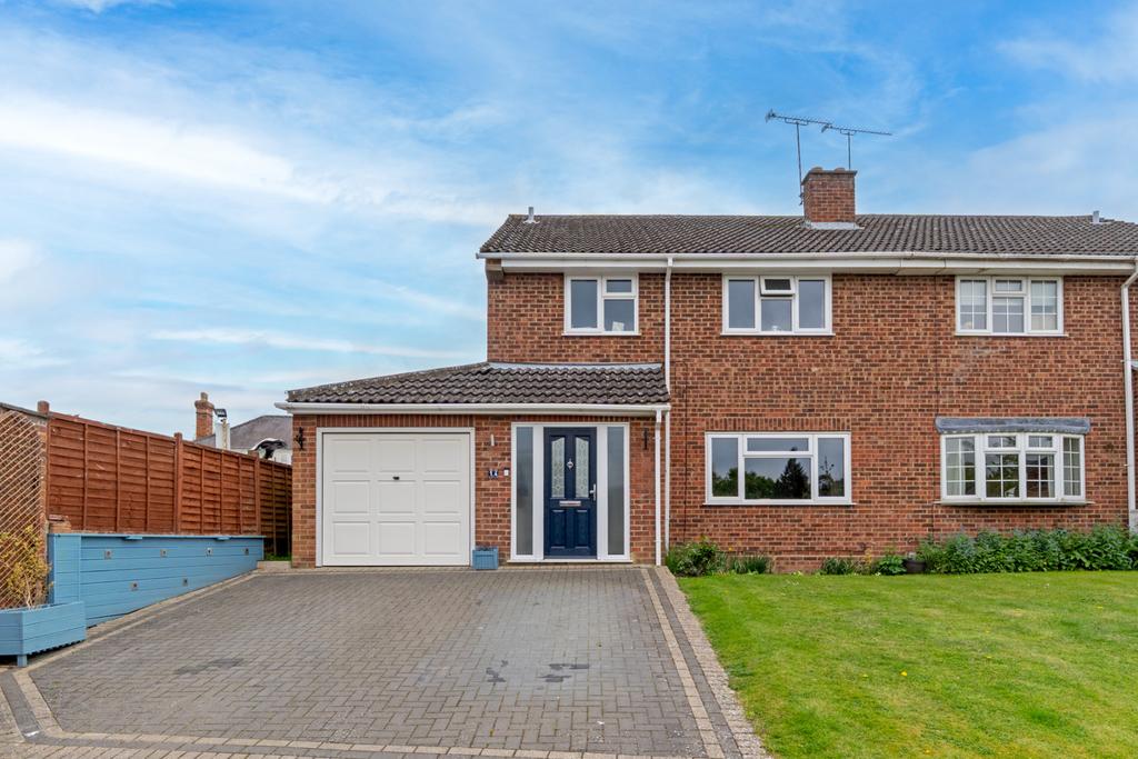 Bentfield Gardens, Stansted CM24 4 bed semi-detached house for sale - £465,000