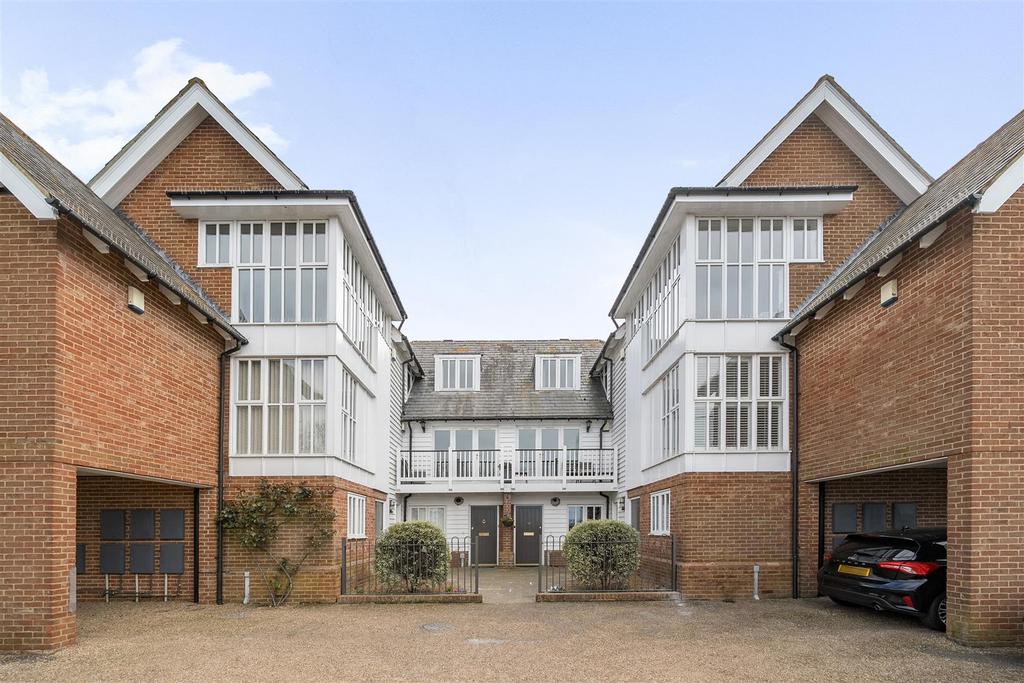 Saltway Court, West Cliff, Whitstable 3 bed apartment for sale - £525,000
