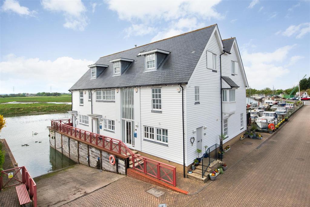 North Quay, Conyer 2 bed apartment for sale - £399,950