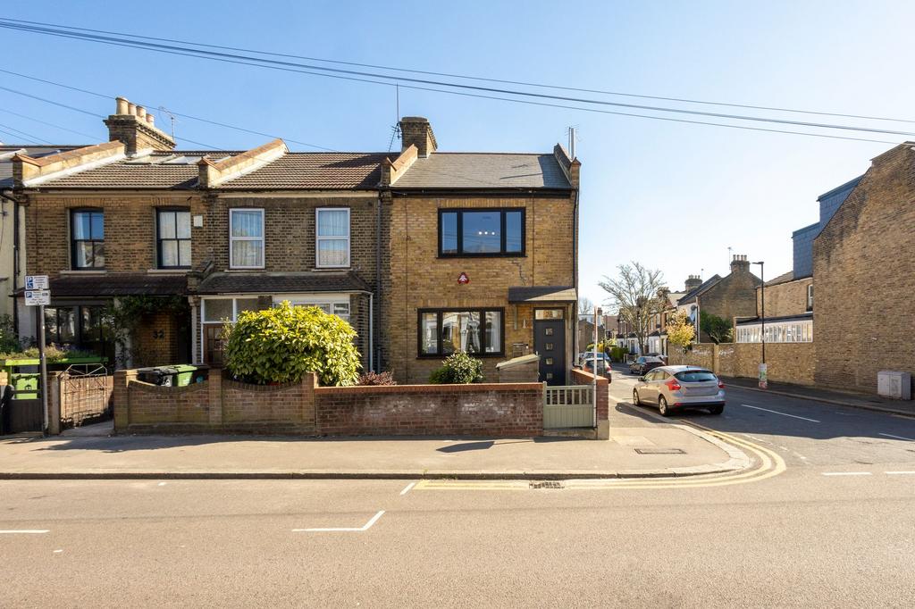 Grove Road, London E17 3 bed end of terrace house for sale - £725,000