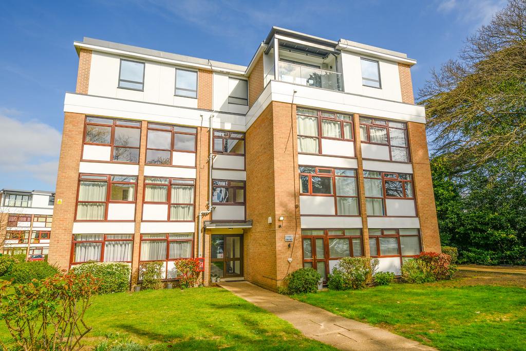 Beechcroft Manor, Weybridge, KT13 2 bed flat for sale - £300,000