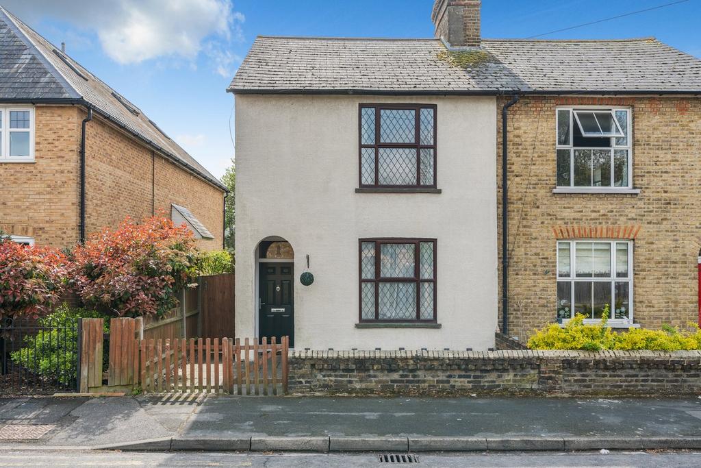 Hythe Road, Staines-upon-Thames, TW18 3 bed semi-detached house for ...