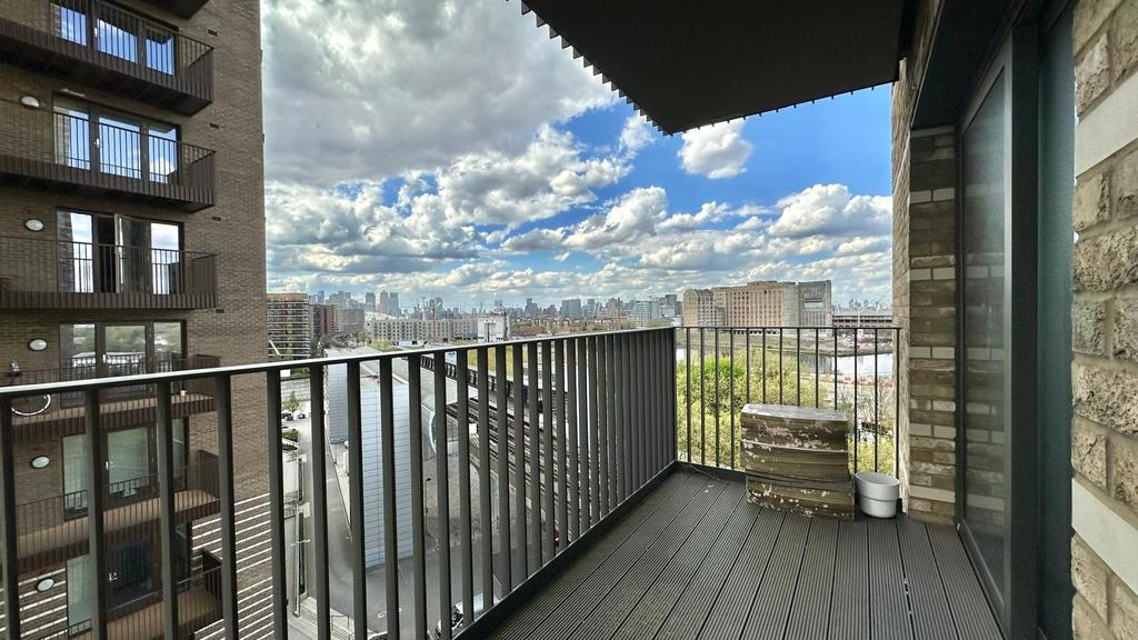 Bramwell Way, London E16 2 bed apartment for sale - £400,000