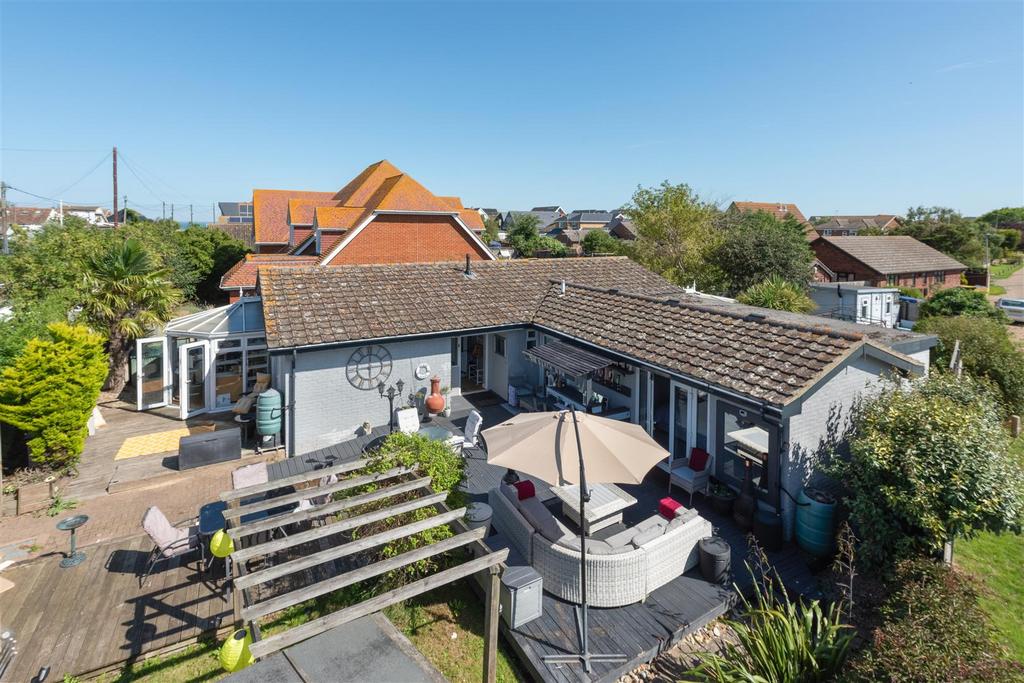 Hodgson Road, Seasalter, Whitstable 4 bed detached bungalow - £695,000