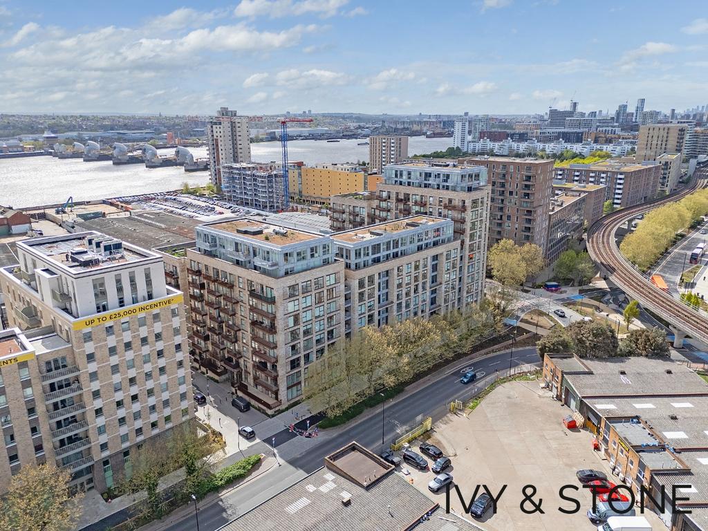 Wray Avenue, London, E16 1 bed apartment for sale - £350,000