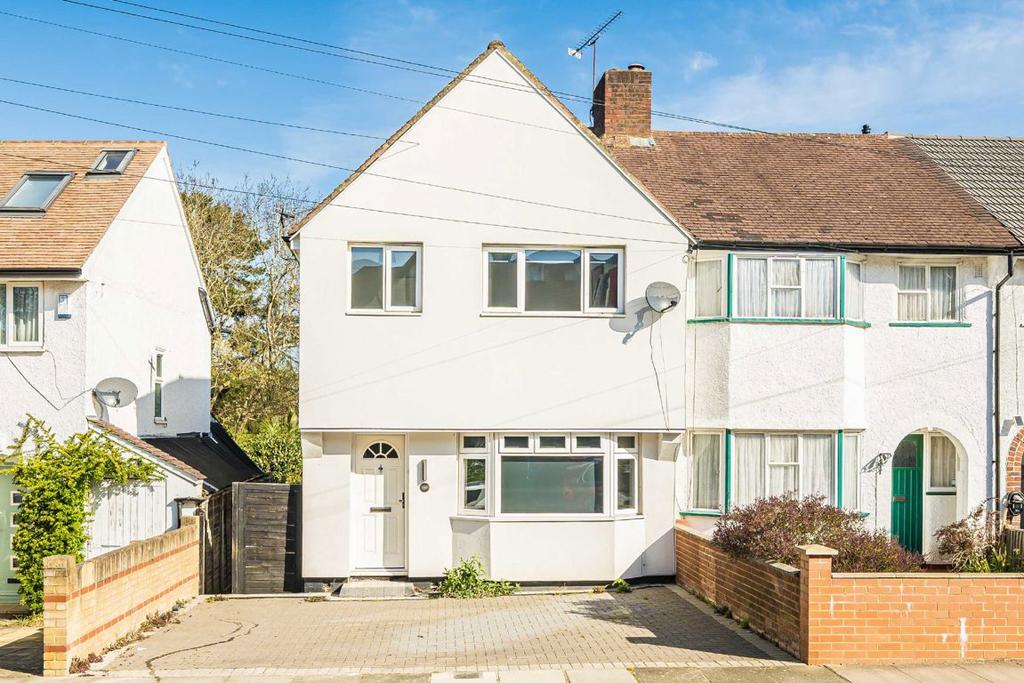 Fulwell Park Avenue, Twickenham TW2 3 bed end of terrace house for sale - £699,950
