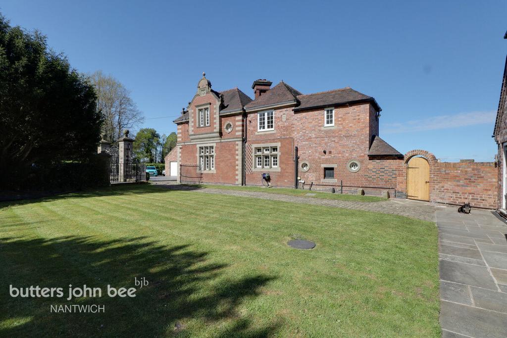 Middlewich Road, CREWE 6 bed detached house for sale - £850,000