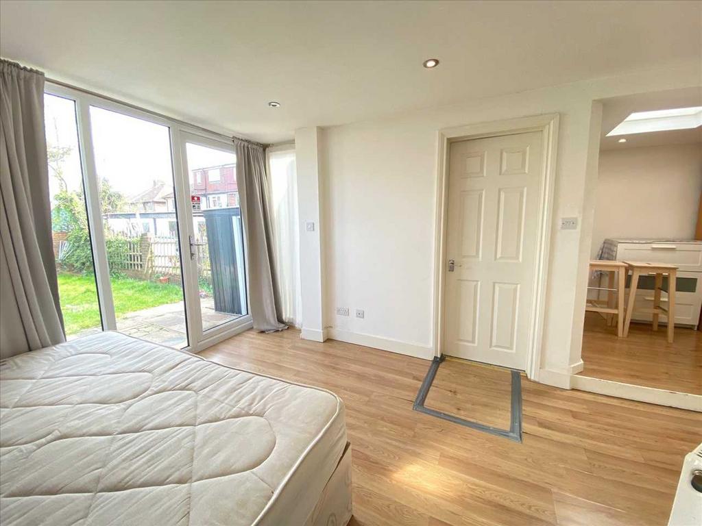 St Andrews Road, Acton House share - £1,249 pcm (£288 pw)