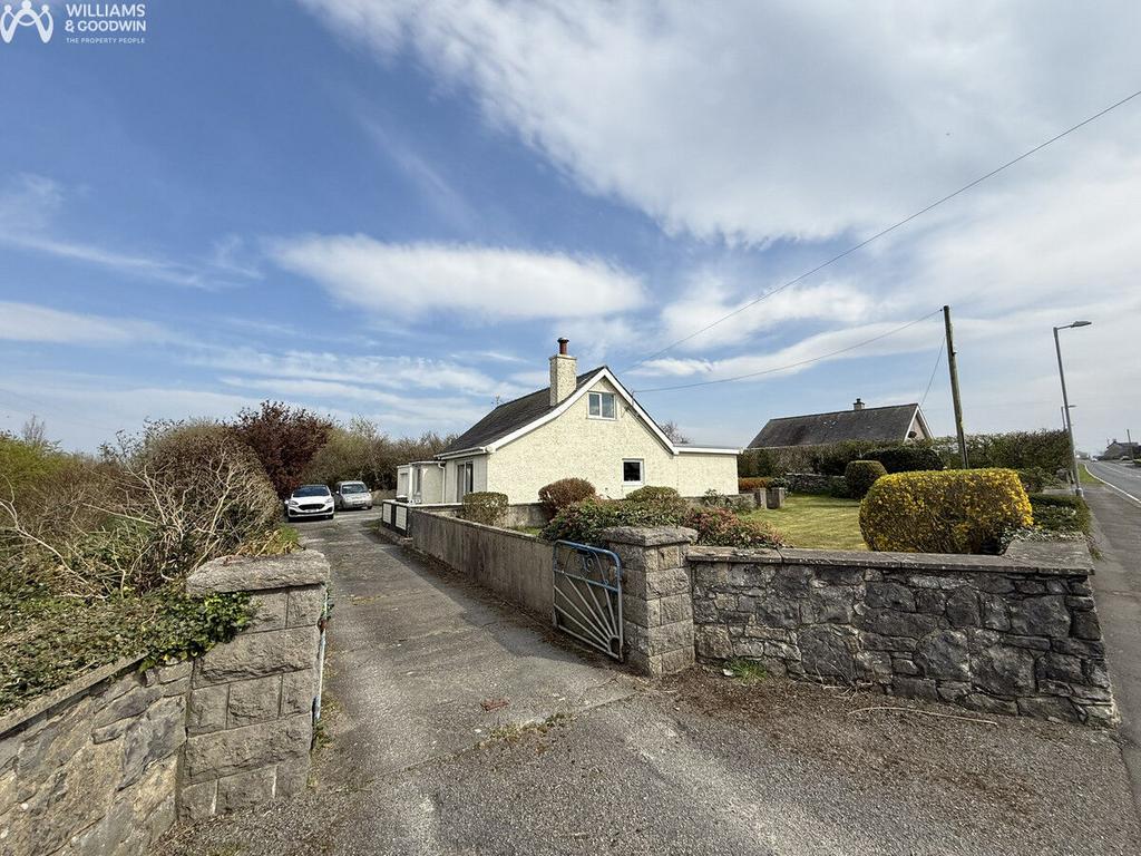 High Street / A4080, Newborough, LL61 3 bed detached bungalow for sale ...