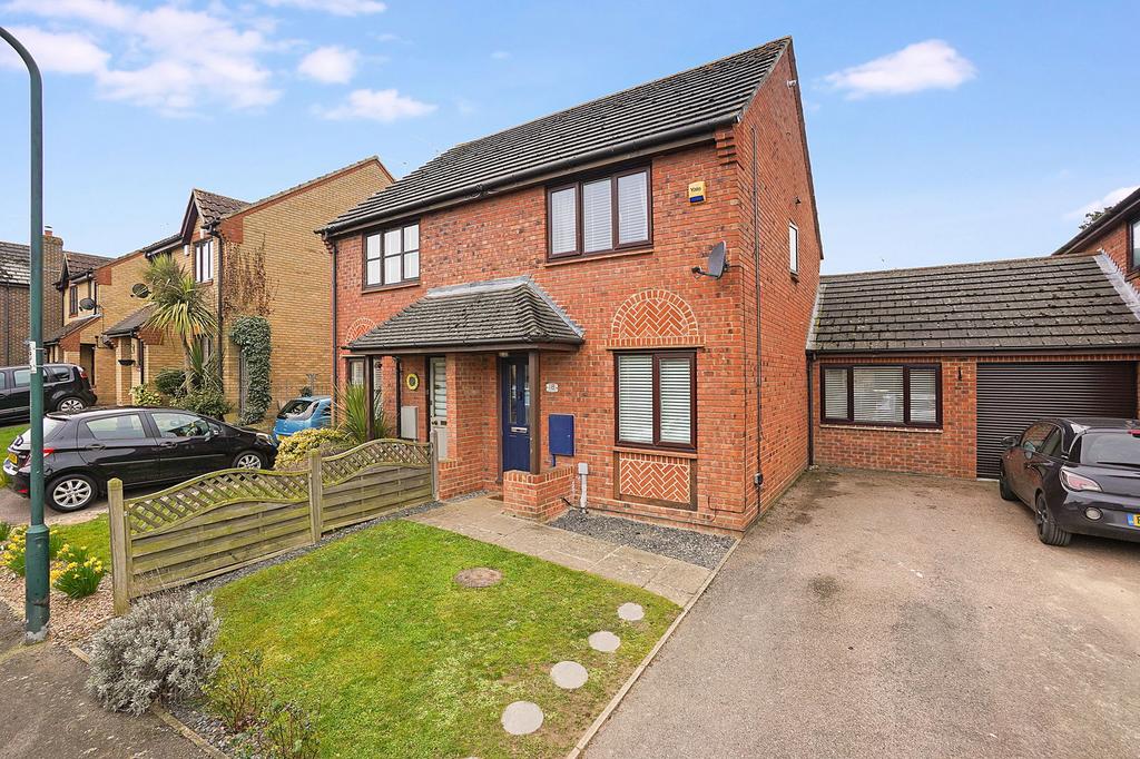Scholey Close, Rochester ME2 2 bed semi-detached house - £350,000