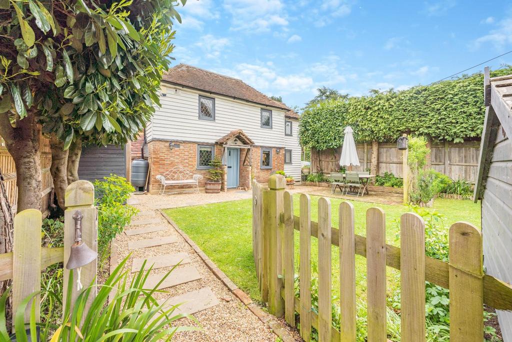 Kenward Road, Yalding 3 bed detached house for sale - £550,000