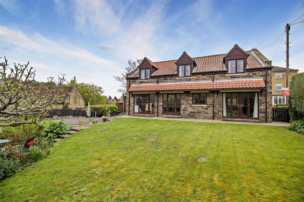 Church Lane, Old Ravenfield, Rotherham 5 bed detached house - £495,000